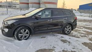 Black Hyundai Grand Santa Fe 2014 in Radviliskis, with an engine capacity of 2.20 L and mileage of 188 thousand km for 13500 €, photo 12 on AUTOMOTO.COM.LV