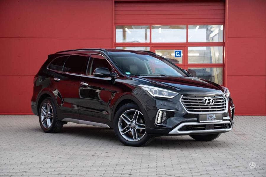 Melns Hyundai Grand Santa Fe 2016 Marijampole, ar dzinēja tilpumu 2.20 L un nobraukumu 154 tūkst. km par 17850 €, foto 1 vietnē AUTOMOTO.COM.LV