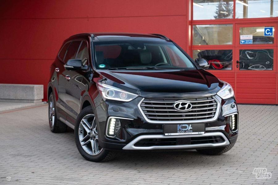 Black Hyundai Grand Santa Fe 2016 in Marijampole, with an engine capacity of 2.20 L and mileage of 154 thousand km for 17850 €, photo 2 on AUTOMOTO.COM.LV