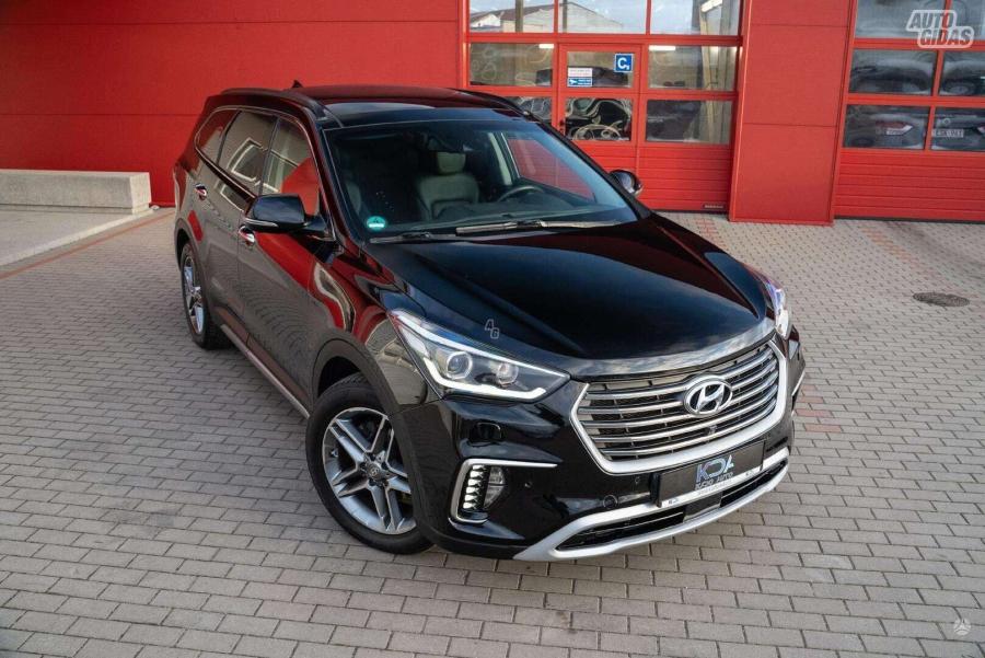Black Hyundai Grand Santa Fe 2016 in Marijampole, with an engine capacity of 2.20 L and mileage of 154 thousand km for 17850 €, photo 3 on AUTOMOTO.COM.LV