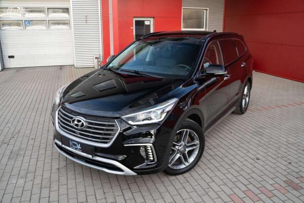 Black Hyundai Grand Santa Fe 2016 in Marijampole, with an engine capacity of 2.20 L and mileage of 154 thousand km for 17850 €, photo 5 on AUTOMOTO.COM.LV