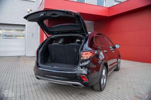 Black Hyundai Grand Santa Fe 2016 in Marijampole, with an engine capacity of 2.20 L and mileage of 154 thousand km for 17850 €, photo 16 on AUTOMOTO.COM.LV