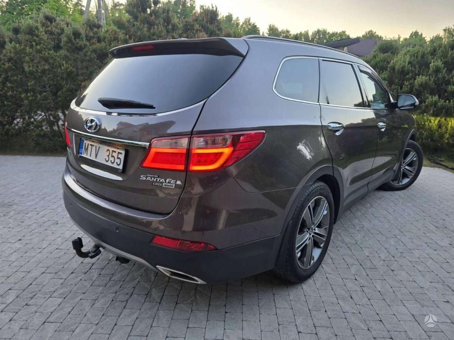 Brūns Hyundai Grand Santa Fe 2015 Utena, ar dzinēja tilpumu 2.20 L un nobraukumu 339 tūkst. km par 6900 €, foto 5 vietnē AUTOMOTO.COM.LV