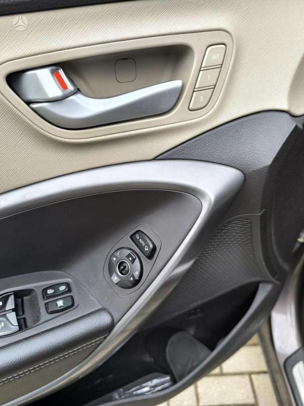 Brūns Hyundai Grand Santa Fe 2015 Viļņa, ar dzinēja tilpumu 2.20 L un nobraukumu 182 tūkst. km par 11500 €, foto 8 vietnē AUTOMOTO.COM.LV