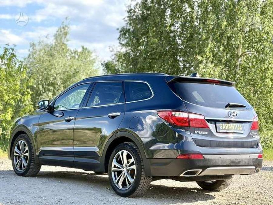 Hyundai Grand Santa Fe 2014 in Siauliai, with an engine capacity of 2.20 L and mileage of 220 thousand km for 15750 €, photo 4 on AUTOMOTO.COM.LV