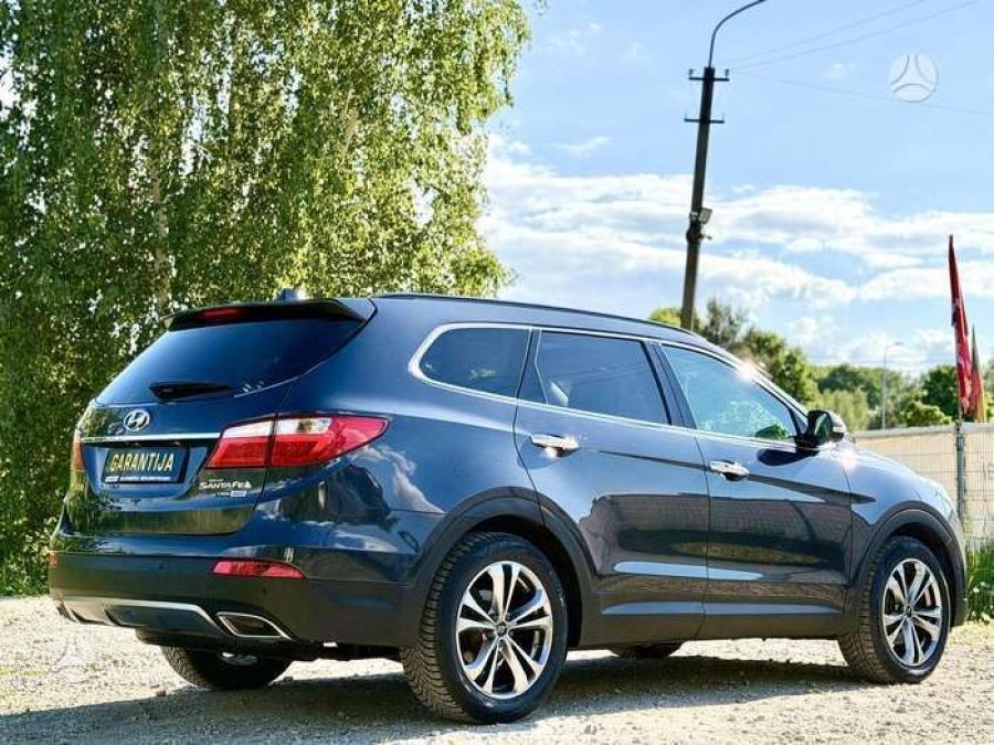 Hyundai Grand Santa Fe 2014 in Siauliai, with an engine capacity of 2.20 L and mileage of 220 thousand km for 15750 €, photo 5 on AUTOMOTO.COM.LV