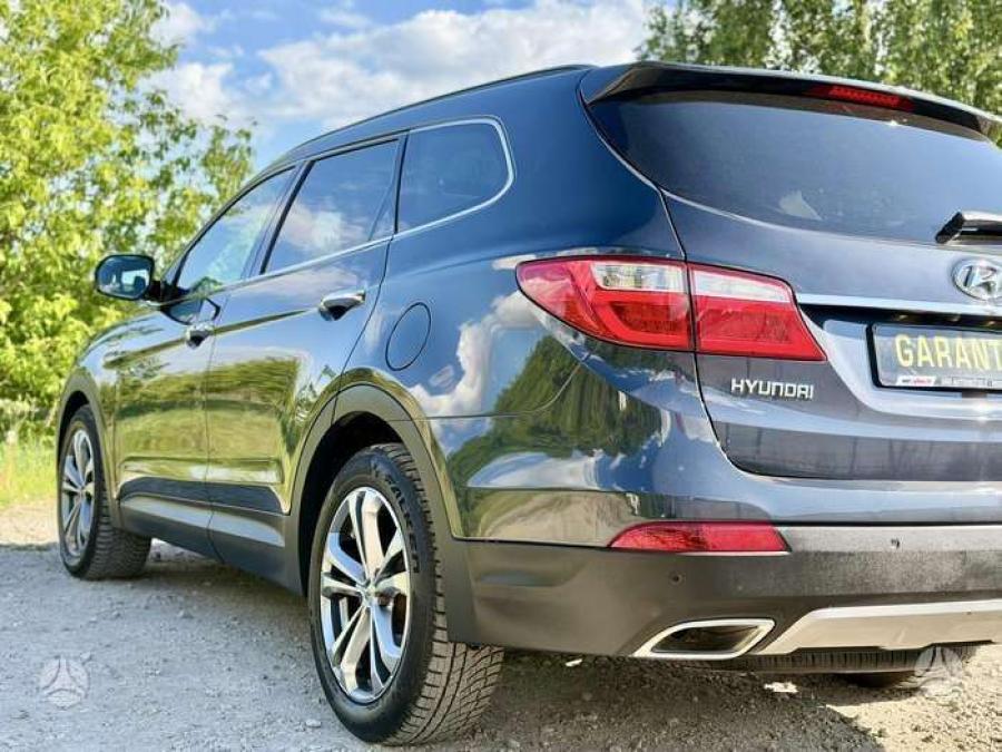 Hyundai Grand Santa Fe 2014 in Siauliai, with an engine capacity of 2.20 L and mileage of 220 thousand km for 15750 €, photo 8 on AUTOMOTO.COM.LV
