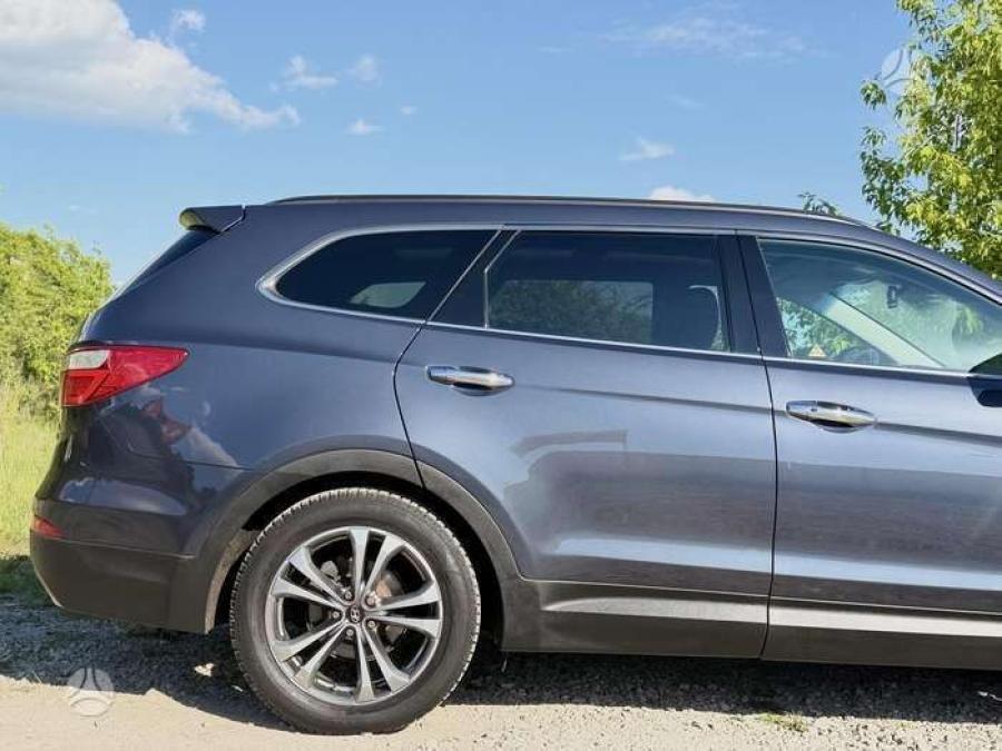 Hyundai Grand Santa Fe 2014 in Siauliai, with an engine capacity of 2.20 L and mileage of 220 thousand km for 15750 €, photo 10 on AUTOMOTO.COM.LV