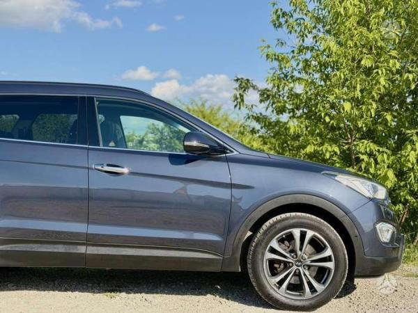 Hyundai Grand Santa Fe 2014 in Siauliai, with an engine capacity of 2.20 L and mileage of 220 thousand km for 15750 €, photo 10 on AUTOMOTO.COM.LV