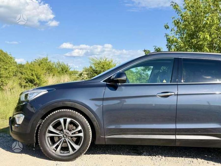 Hyundai Grand Santa Fe 2014 in Siauliai, with an engine capacity of 2.20 L and mileage of 220 thousand km for 15750 €, photo 12 on AUTOMOTO.COM.LV