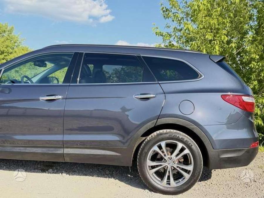 Hyundai Grand Santa Fe 2014 in Siauliai, with an engine capacity of 2.20 L and mileage of 220 thousand km for 15750 €, photo 13 on AUTOMOTO.COM.LV