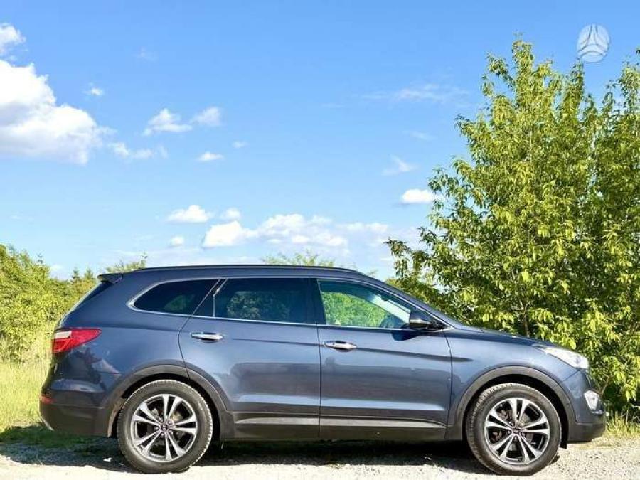 Hyundai Grand Santa Fe 2014 in Siauliai, with an engine capacity of 2.20 L and mileage of 220 thousand km for 15750 €, photo 15 on AUTOMOTO.COM.LV