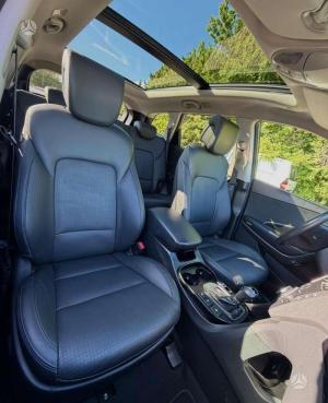 Hyundai Grand Santa Fe 2014 in Siauliai, with an engine capacity of 2.20 L and mileage of 220 thousand km for 15750 €, photo 23 on AUTOMOTO.COM.LV