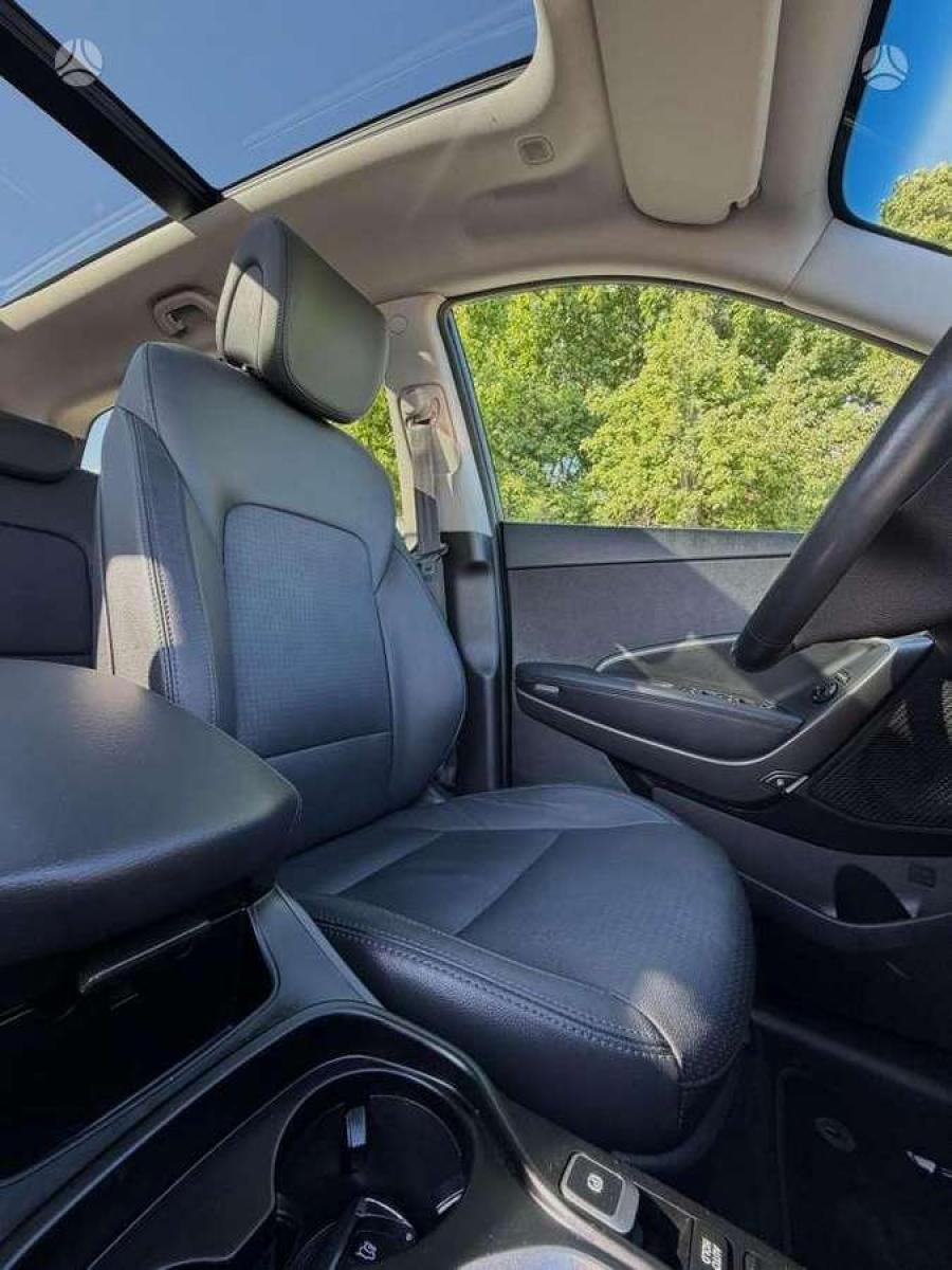 Hyundai Grand Santa Fe 2014 in Siauliai, with an engine capacity of 2.20 L and mileage of 220 thousand km for 15750 €, photo 24 on AUTOMOTO.COM.LV