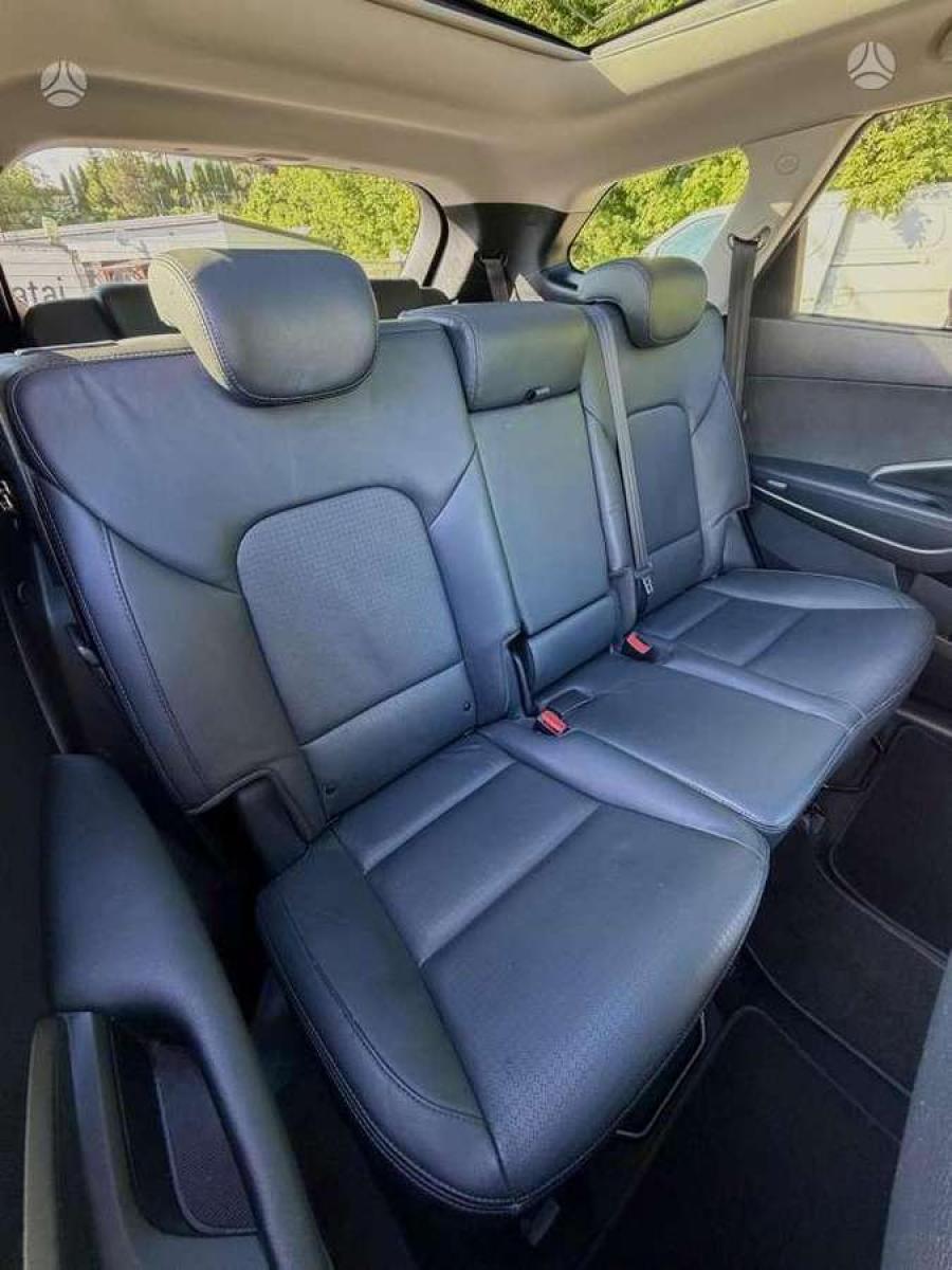 Hyundai Grand Santa Fe 2014 in Siauliai, with an engine capacity of 2.20 L and mileage of 220 thousand km for 15750 €, photo 26 on AUTOMOTO.COM.LV