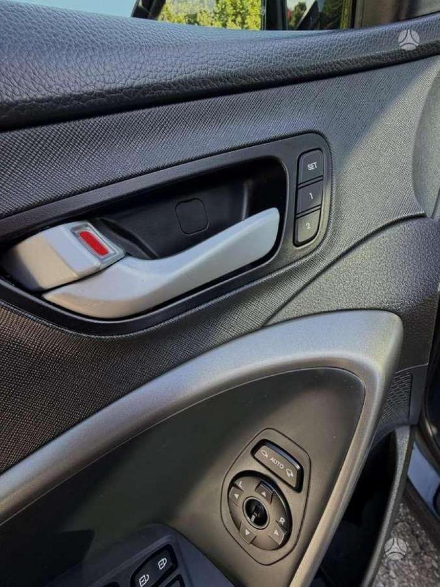 Hyundai Grand Santa Fe 2014 Šauļi, ar dzinēja tilpumu 2.20 L un nobraukumu 220 tūkst. km par 15750 €, foto 38 vietnē AUTOMOTO.COM.LV