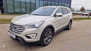 Grey Hyundai Grand Santa Fe 2015 in Siauliai, with an engine capacity of 2.20 L and mileage of 138 thousand km for 13900 €, photo 3 on AUTOMOTO.COM.LV