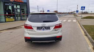 Grey Hyundai Grand Santa Fe 2015 in Siauliai, with an engine capacity of 2.20 L and mileage of 138 thousand km for 13900 €, photo 5 on AUTOMOTO.COM.LV