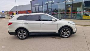 Grey Hyundai Grand Santa Fe 2015 in Siauliai, with an engine capacity of 2.20 L and mileage of 138 thousand km for 13900 €, photo 7 on AUTOMOTO.COM.LV