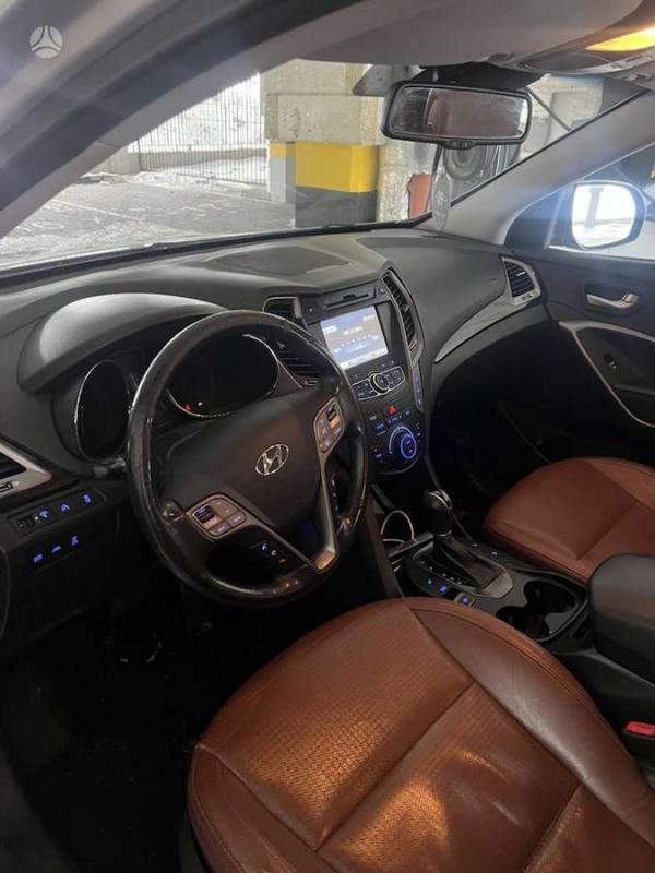Pelēks Hyundai Grand Santa Fe 2015 Šalčininkai, ar dzinēja tilpumu 2.20 L un nobraukumu 207 tūkst. km par 10000 €, foto 9 vietnē AUTOMOTO.COM.LV
