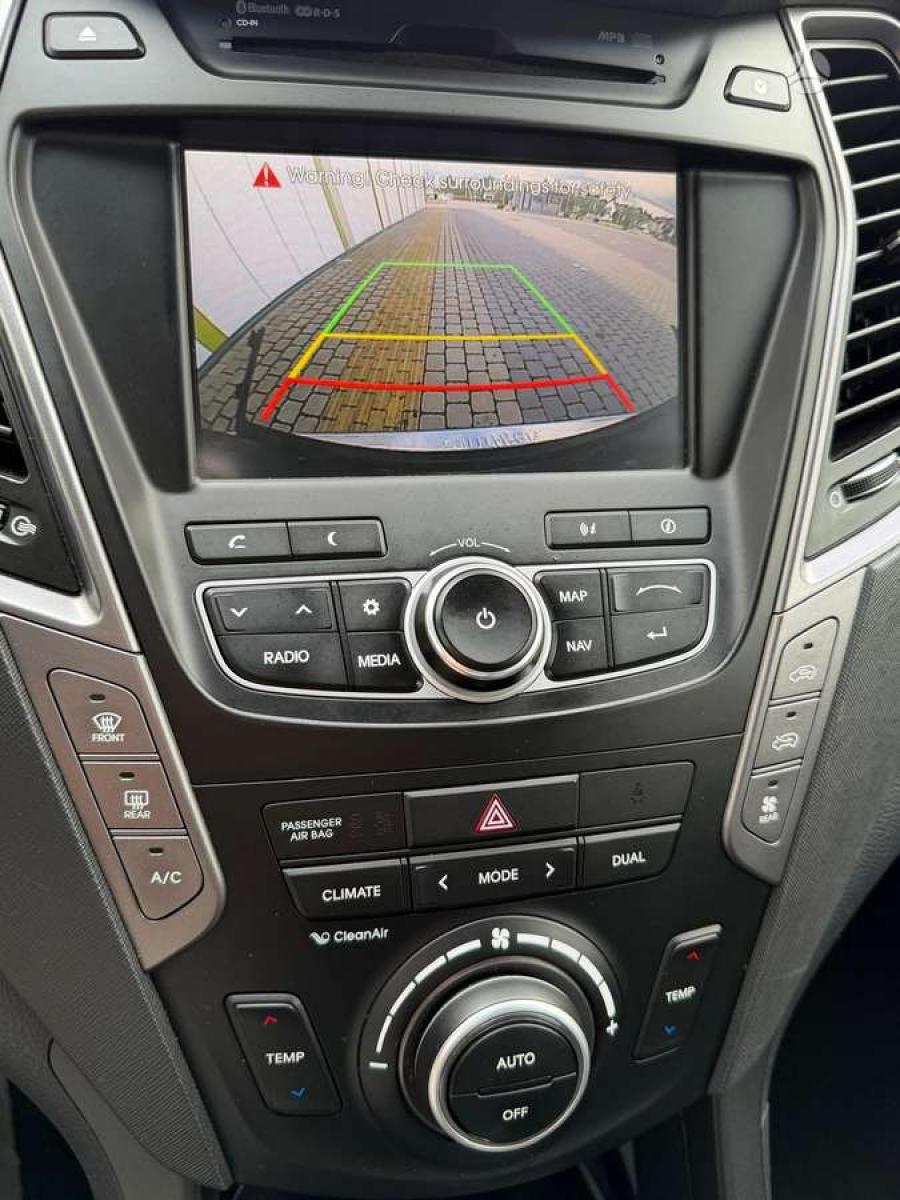 Grey Hyundai Grand Santa Fe 2015 in Raseiniai, with an engine capacity of 2.20 L and mileage of 201 thousand km for 11300 €, photo 14 on AUTOMOTO.COM.LV