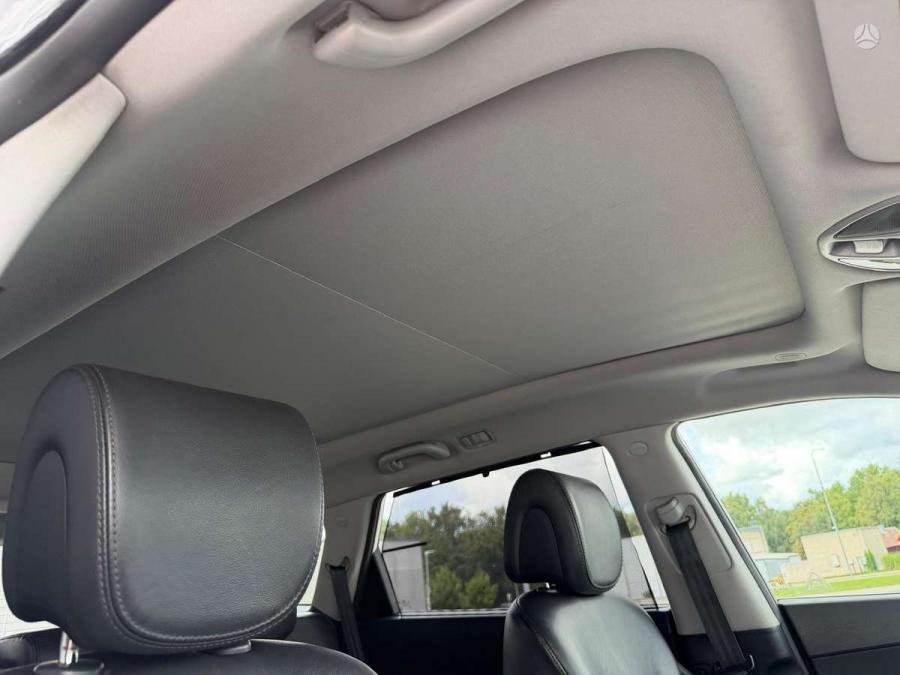 Grey Hyundai Grand Santa Fe 2015 in Raseiniai, with an engine capacity of 2.20 L and mileage of 201 thousand km for 11300 €, photo 15 on AUTOMOTO.COM.LV