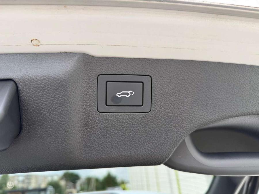Grey Hyundai Grand Santa Fe 2015 in Raseiniai, with an engine capacity of 2.20 L and mileage of 201 thousand km for 11300 €, photo 20 on AUTOMOTO.COM.LV