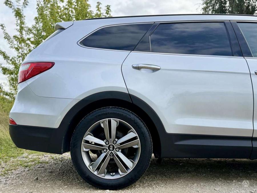 Pelēks Hyundai Grand Santa Fe 2015 Šauļi, ar dzinēja tilpumu 2.20 L un nobraukumu 257 tūkst. km par 15450 €, foto 10 vietnē AUTOMOTO.COM.LV