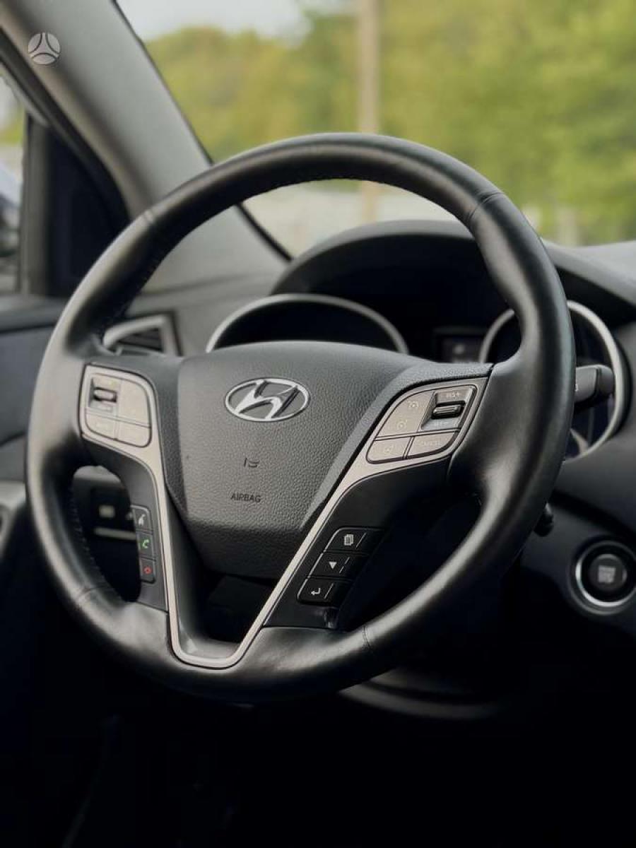 Pelēks Hyundai Grand Santa Fe 2015 Šauļi, ar dzinēja tilpumu 2.20 L un nobraukumu 257 tūkst. km par 15450 €, foto 24 vietnē AUTOMOTO.COM.LV
