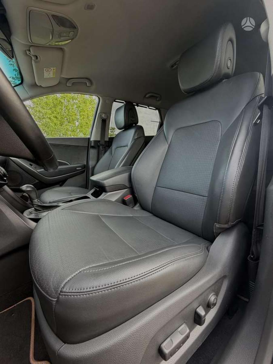 Pelēks Hyundai Grand Santa Fe 2015 Šauļi, ar dzinēja tilpumu 2.20 L un nobraukumu 257 tūkst. km par 15450 €, foto 26 vietnē AUTOMOTO.COM.LV