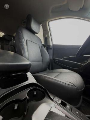 Pelēks Hyundai Grand Santa Fe 2015 Šauļi, ar dzinēja tilpumu 2.20 L un nobraukumu 257 tūkst. km par 15450 €, foto 28 vietnē AUTOMOTO.COM.LV