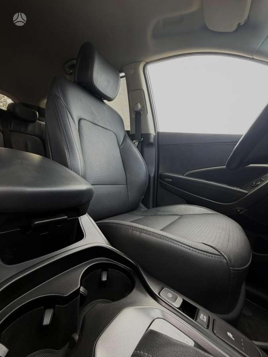 Pelēks Hyundai Grand Santa Fe 2015 Šauļi, ar dzinēja tilpumu 2.20 L un nobraukumu 257 tūkst. km par 15450 €, foto 28 vietnē AUTOMOTO.COM.LV