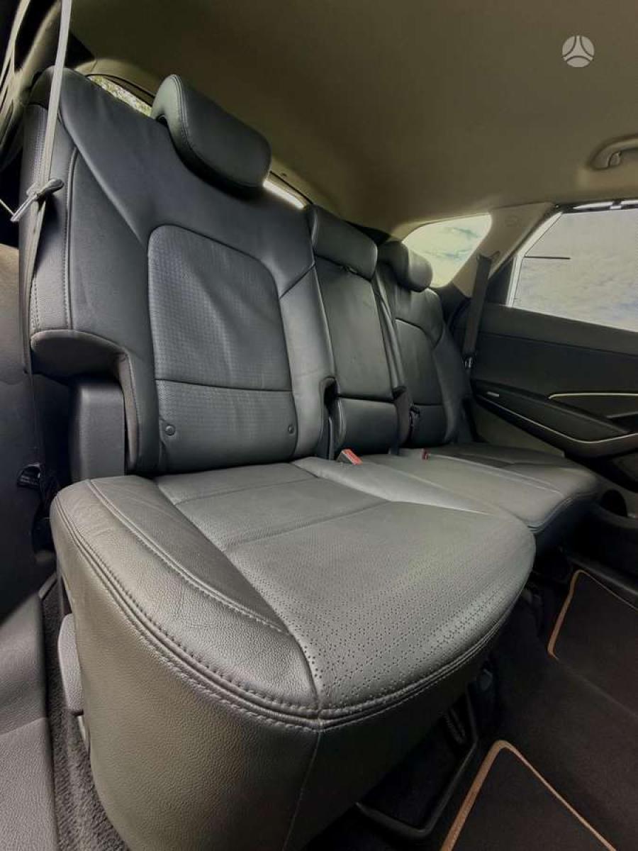 Pelēks Hyundai Grand Santa Fe 2015 Šauļi, ar dzinēja tilpumu 2.20 L un nobraukumu 257 tūkst. km par 15450 €, foto 29 vietnē AUTOMOTO.COM.LV
