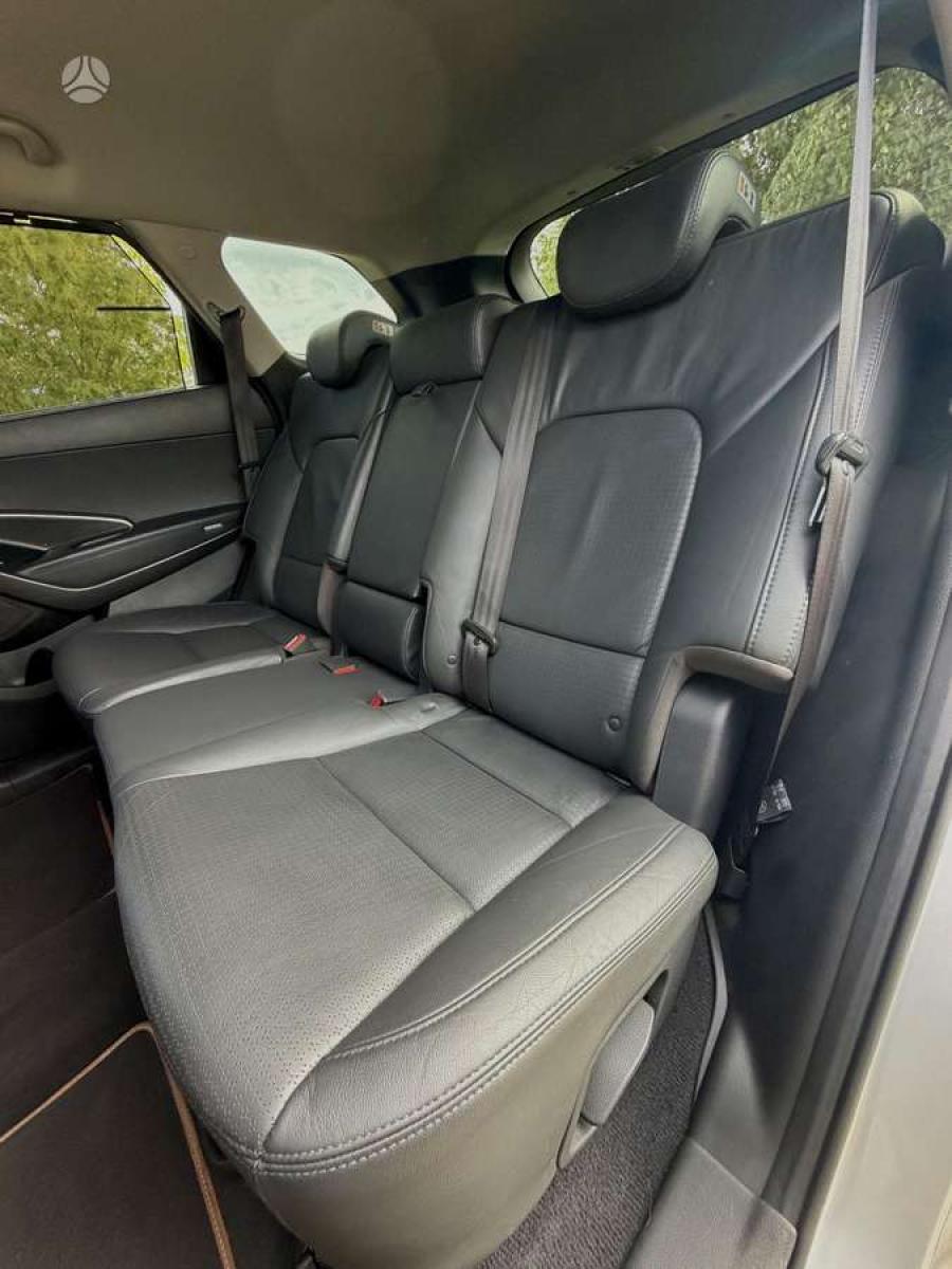 Pelēks Hyundai Grand Santa Fe 2015 Šauļi, ar dzinēja tilpumu 2.20 L un nobraukumu 257 tūkst. km par 15450 €, foto 30 vietnē AUTOMOTO.COM.LV