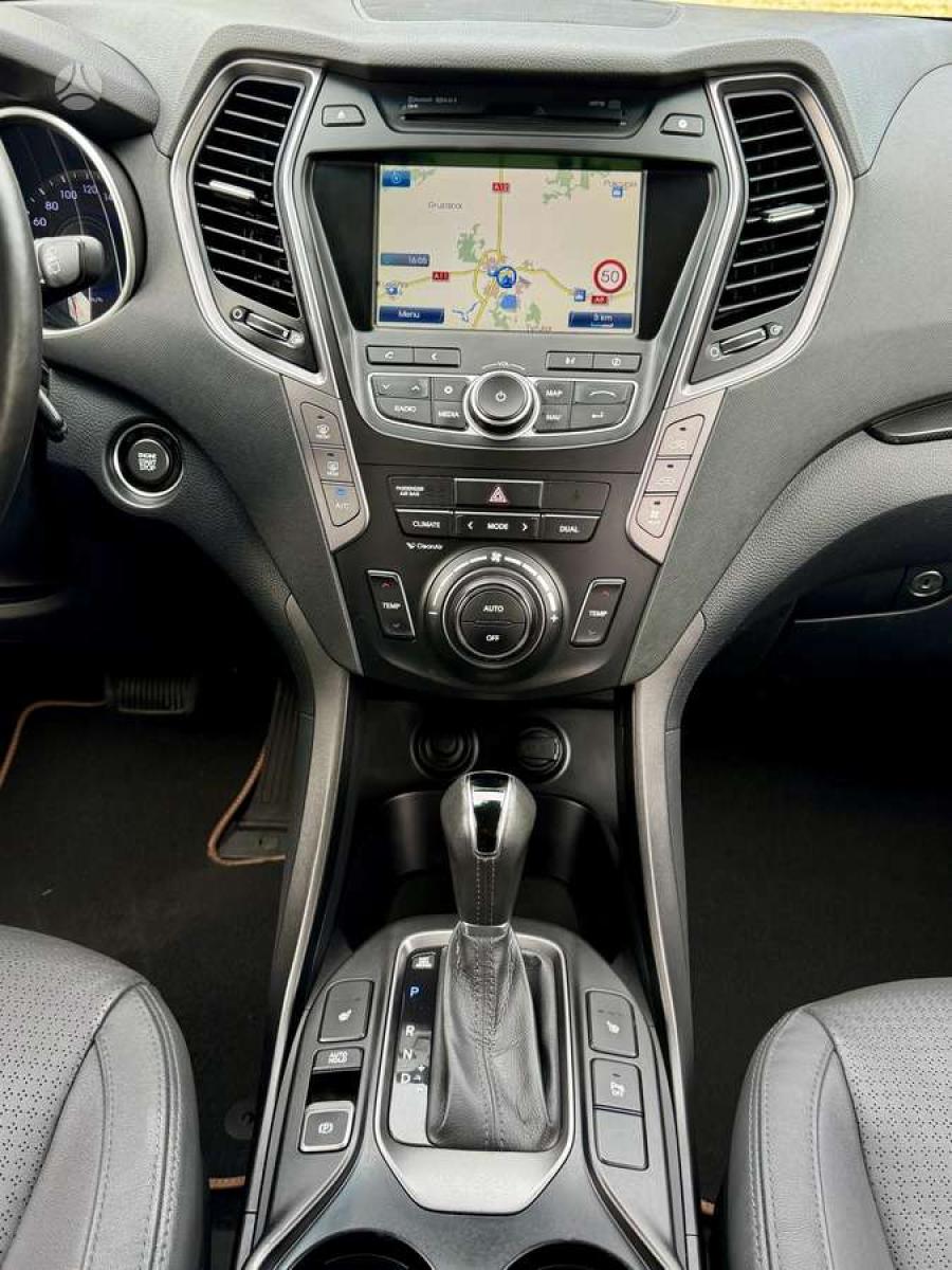Pelēks Hyundai Grand Santa Fe 2015 Šauļi, ar dzinēja tilpumu 2.20 L un nobraukumu 257 tūkst. km par 15450 €, foto 37 vietnē AUTOMOTO.COM.LV
