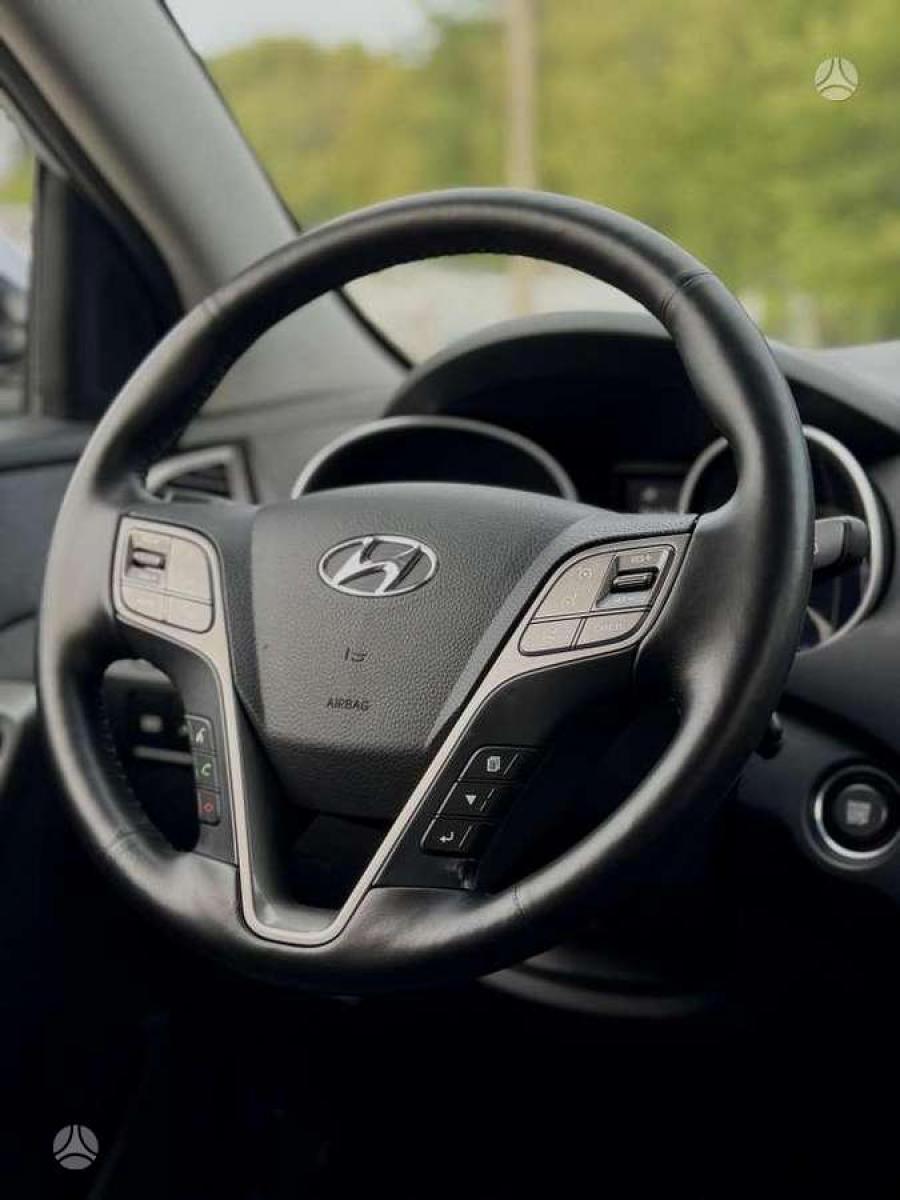 Pelēks Hyundai Grand Santa Fe 2015 Šauļi, ar dzinēja tilpumu 2.20 L un nobraukumu 257 tūkst. km par 15450 €, foto 24 vietnē AUTOMOTO.COM.LV