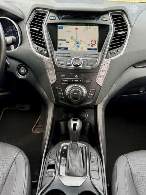Pelēks Hyundai Grand Santa Fe 2015 Šauļi, ar dzinēja tilpumu 2.20 L un nobraukumu 257 tūkst. km par 15450 €, foto 37 vietnē AUTOMOTO.COM.LV