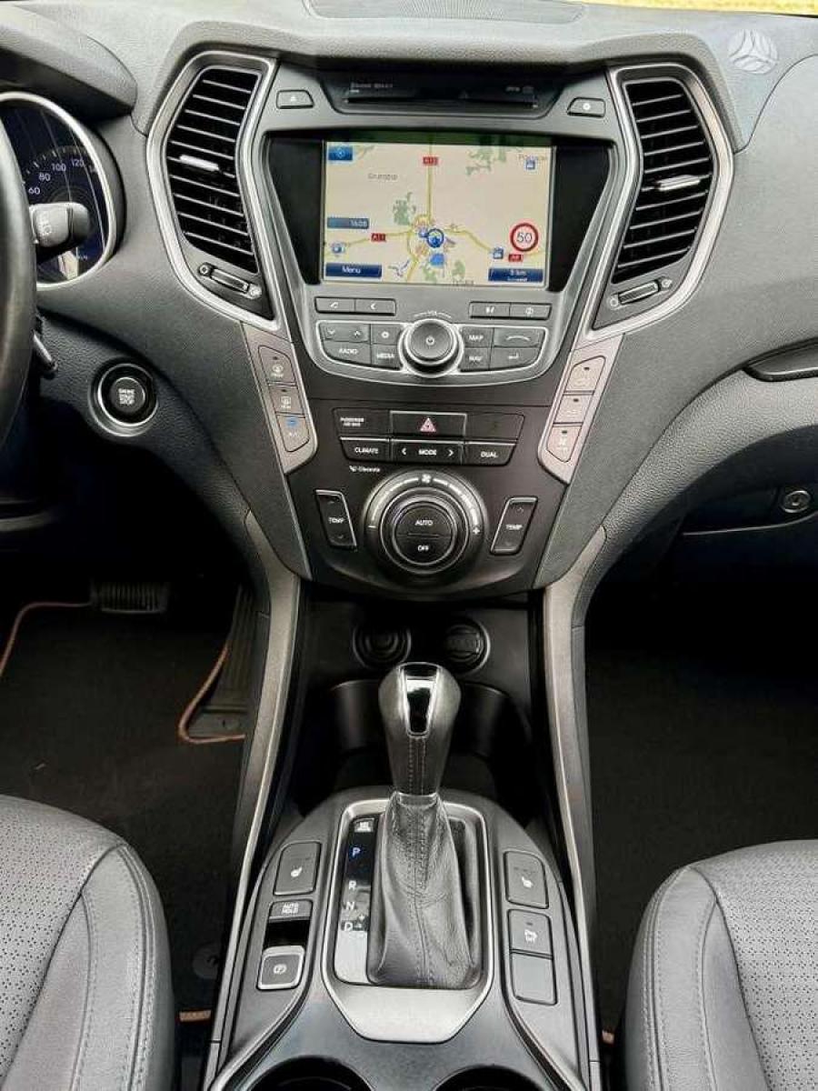 Pelēks Hyundai Grand Santa Fe 2015 Šauļi, ar dzinēja tilpumu 2.20 L un nobraukumu 257 tūkst. km par 15450 €, foto 37 vietnē AUTOMOTO.COM.LV