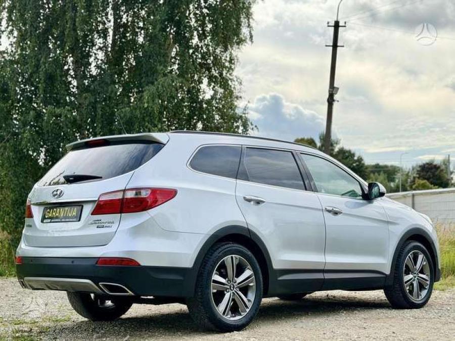 Pelēks Hyundai Grand Santa Fe 2015 Šauļi, ar dzinēja tilpumu 2.20 L un nobraukumu 257 tūkst. km par 15450 €, foto 3 vietnē AUTOMOTO.COM.LV