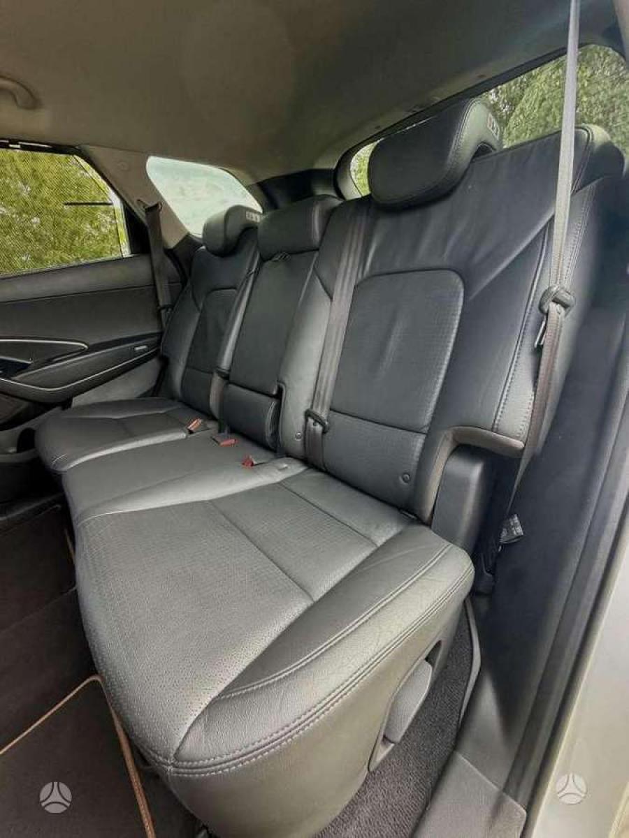 Pelēks Hyundai Grand Santa Fe 2015 Šauļi, ar dzinēja tilpumu 2.20 L un nobraukumu 257 tūkst. km par 15450 €, foto 30 vietnē AUTOMOTO.COM.LV