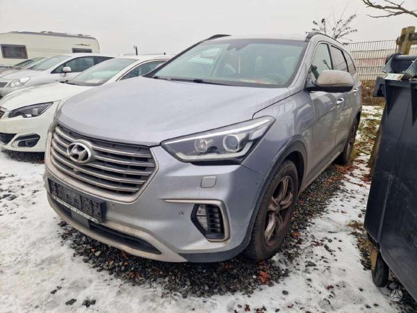 Grey Hyundai Grand Santa Fe 2017 in Birstonas, with an engine capacity of 2.20 L and mileage of 205 thousand km for 10700 €, photo 2 on AUTOMOTO.COM.LV
