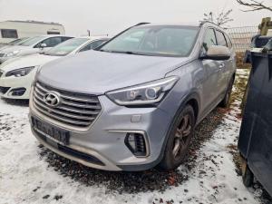 Grey Hyundai Grand Santa Fe 2017 in Birstonas, with an engine capacity of 2.20 L and mileage of 205 thousand km for 10700 €, photo 2 on AUTOMOTO.COM.LV