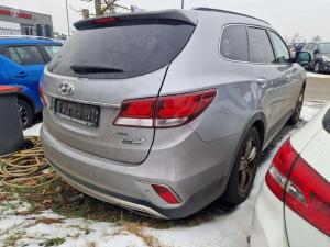 Grey Hyundai Grand Santa Fe 2017 in Birstonas, with an engine capacity of 2.20 L and mileage of 205 thousand km for 10700 €, photo 4 on AUTOMOTO.COM.LV
