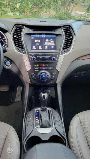 Pelēks Hyundai Grand Santa Fe 2018 Viļņa, ar dzinēja tilpumu 2.40 L un nobraukumu 86 tūkst. km par 14800 €, foto 17 vietnē AUTOMOTO.COM.LV