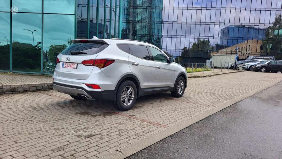 Pelēks Hyundai Grand Santa Fe 2018 Viļņa, ar dzinēja tilpumu 2.40 L un nobraukumu 86 tūkst. km par 14800 €, foto 4 vietnē AUTOMOTO.COM.LV