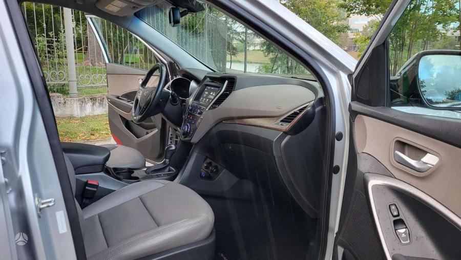 Pelēks Hyundai Grand Santa Fe 2018 Viļņa, ar dzinēja tilpumu 2.40 L un nobraukumu 86 tūkst. km par 14800 €, foto 11 vietnē AUTOMOTO.COM.LV