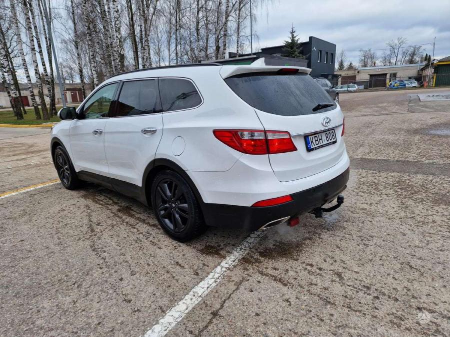 Balts Hyundai Grand Santa Fe 2014 Marijampole, ar dzinēja tilpumu 3.30 L un nobraukumu 140 tūkst. km par 10200 €, foto 3 vietnē AUTOMOTO.COM.LV