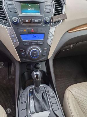 Balts Hyundai Grand Santa Fe 2014 Marijampole, ar dzinēja tilpumu 3.30 L un nobraukumu 140 tūkst. km par 10200 €, foto 13 vietnē AUTOMOTO.COM.LV