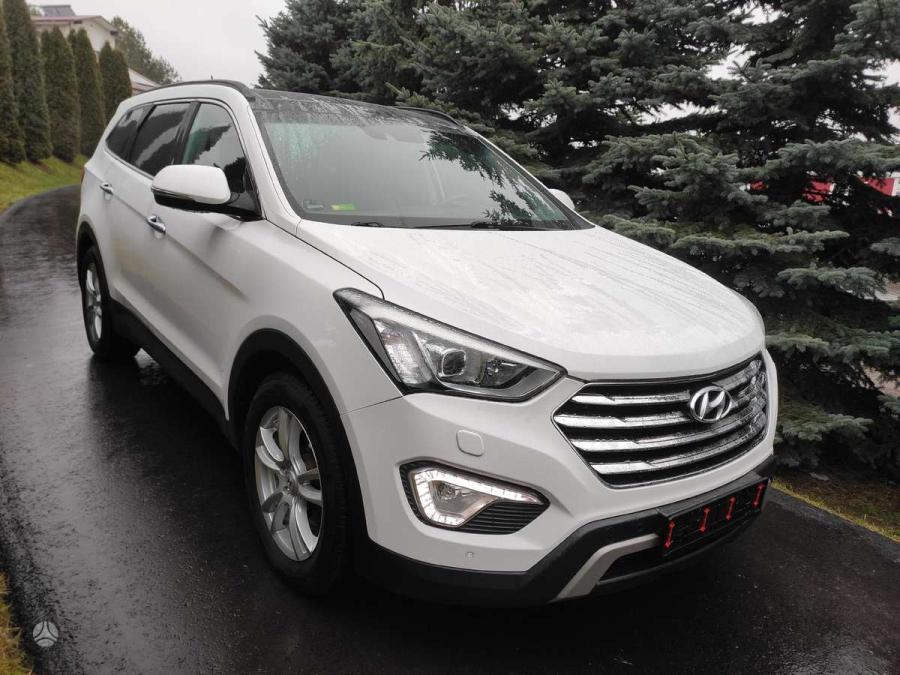White Hyundai Grand Santa Fe 2014 in Utena, with an engine capacity of 2.20 L and mileage of 148 thousand km for 10800 €, photo 1 on AUTOMOTO.COM.LV