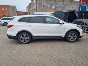 White Hyundai Grand Santa Fe 2015 in Alytus, with an engine capacity of 3.30 L and mileage of 84 thousand km for 13150 €, photo 4 on AUTOMOTO.COM.LV